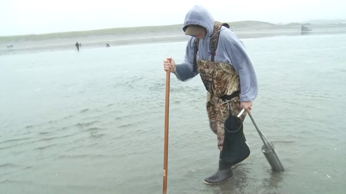 Grant's Getaways: King of the Clam Gun | kgw.com