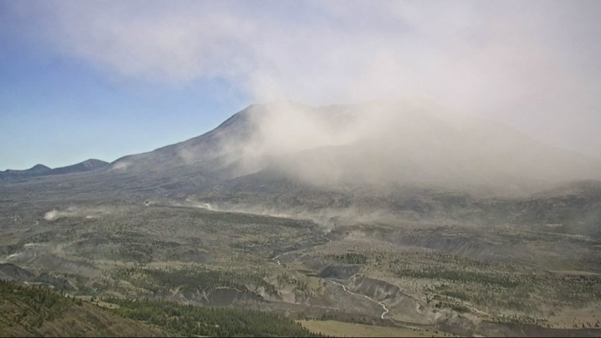 Blowing ash at Mount St. Helens caused by wind, not new volcanic ...