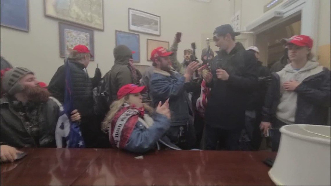 Video shows Jan. 6 Capitol rioters storming Oregon senator's office ...