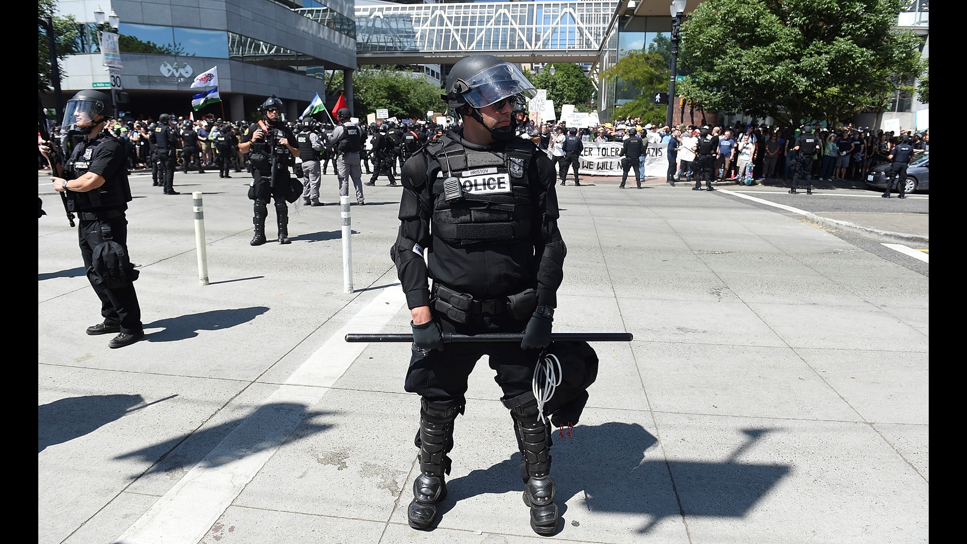 Photos: Patriot Prayer rally, counter-protest in Portland | kgw.com