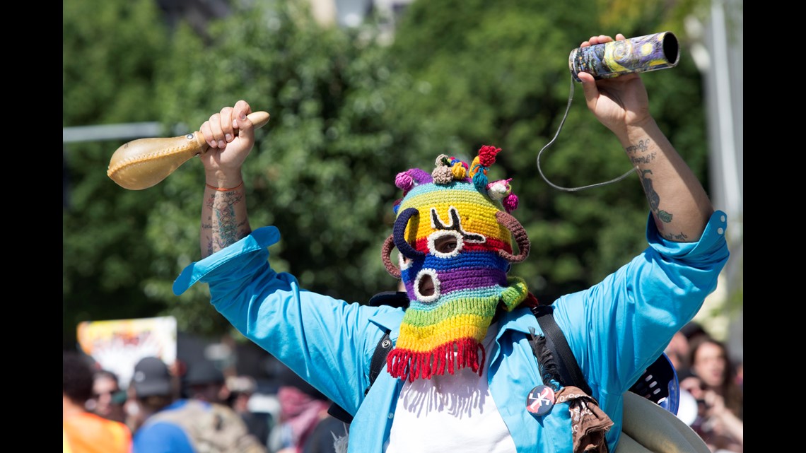 Photos: Patriot Prayer rally, counter-protest in Portland | kgw.com