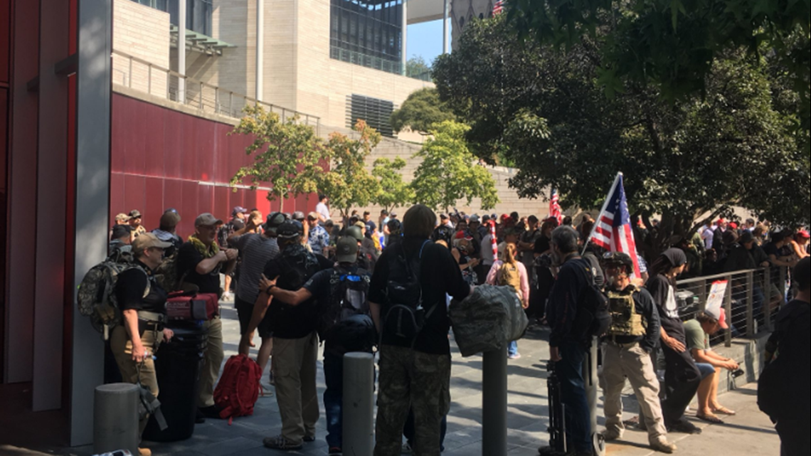 Right-wing, left-wing protesters face off in Seattle | kgw.com