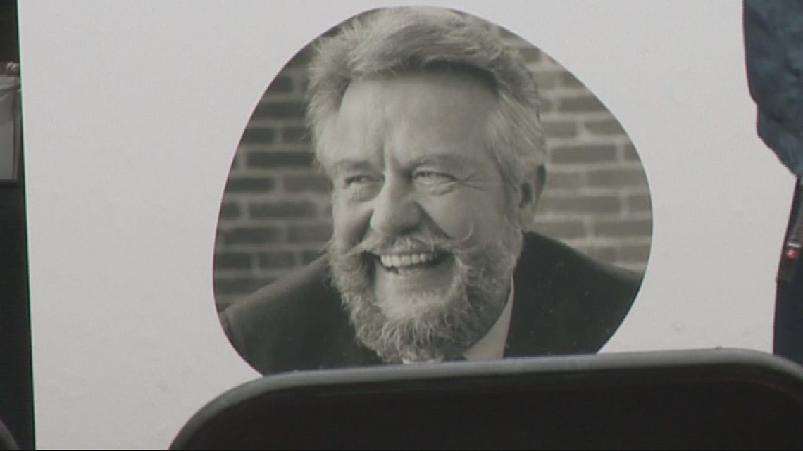Portlanders gather to celebrate beloved late mayor Bud Clark | kgw.com