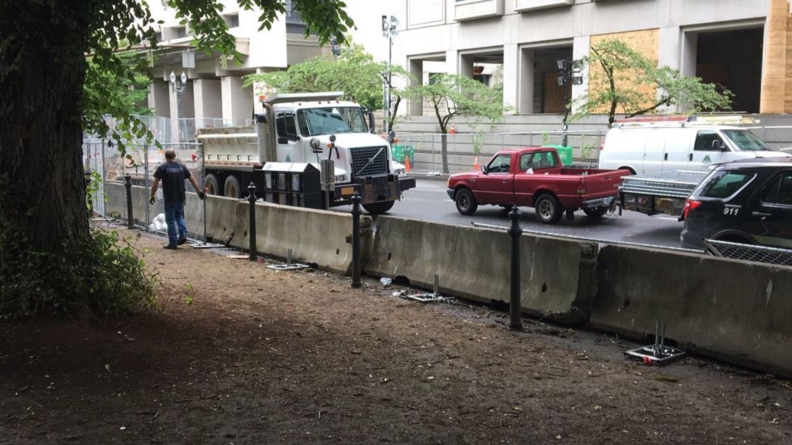 Portland protests: Fence around Justice Center removed | kgw.com