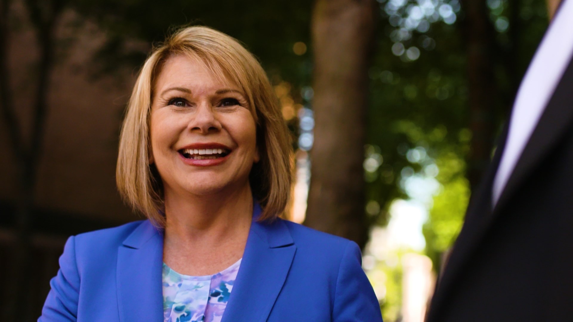 Watch: Longtime news anchor Tracy Barry says goodbye to KGW | kgw.com