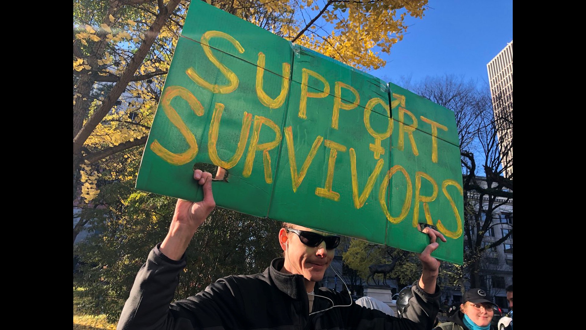 Six arrested as opposing protesters clash in downtown Portland | kgw.com