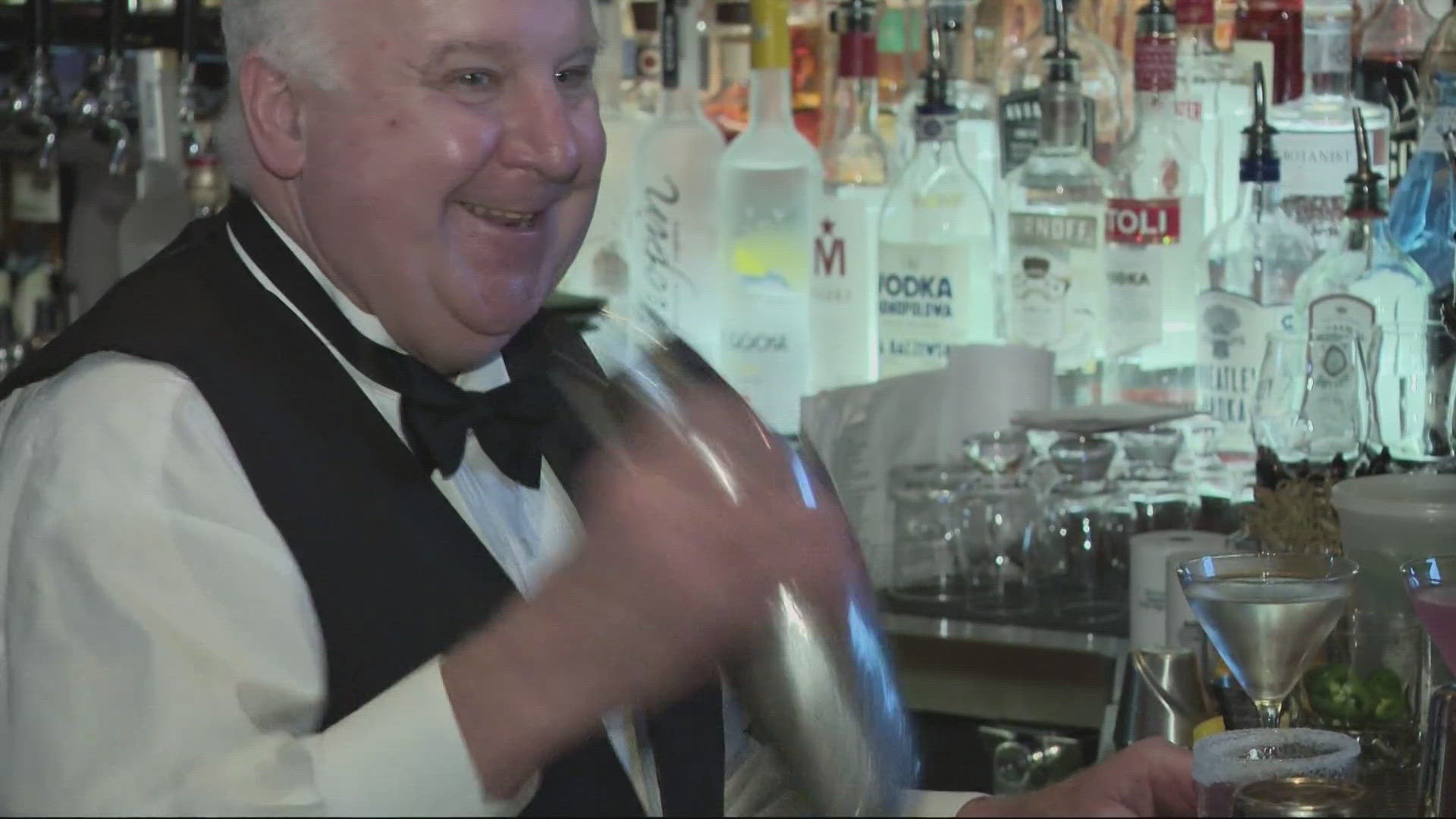 Portland bartender makes his 'last call' after 30 years | kgw.com