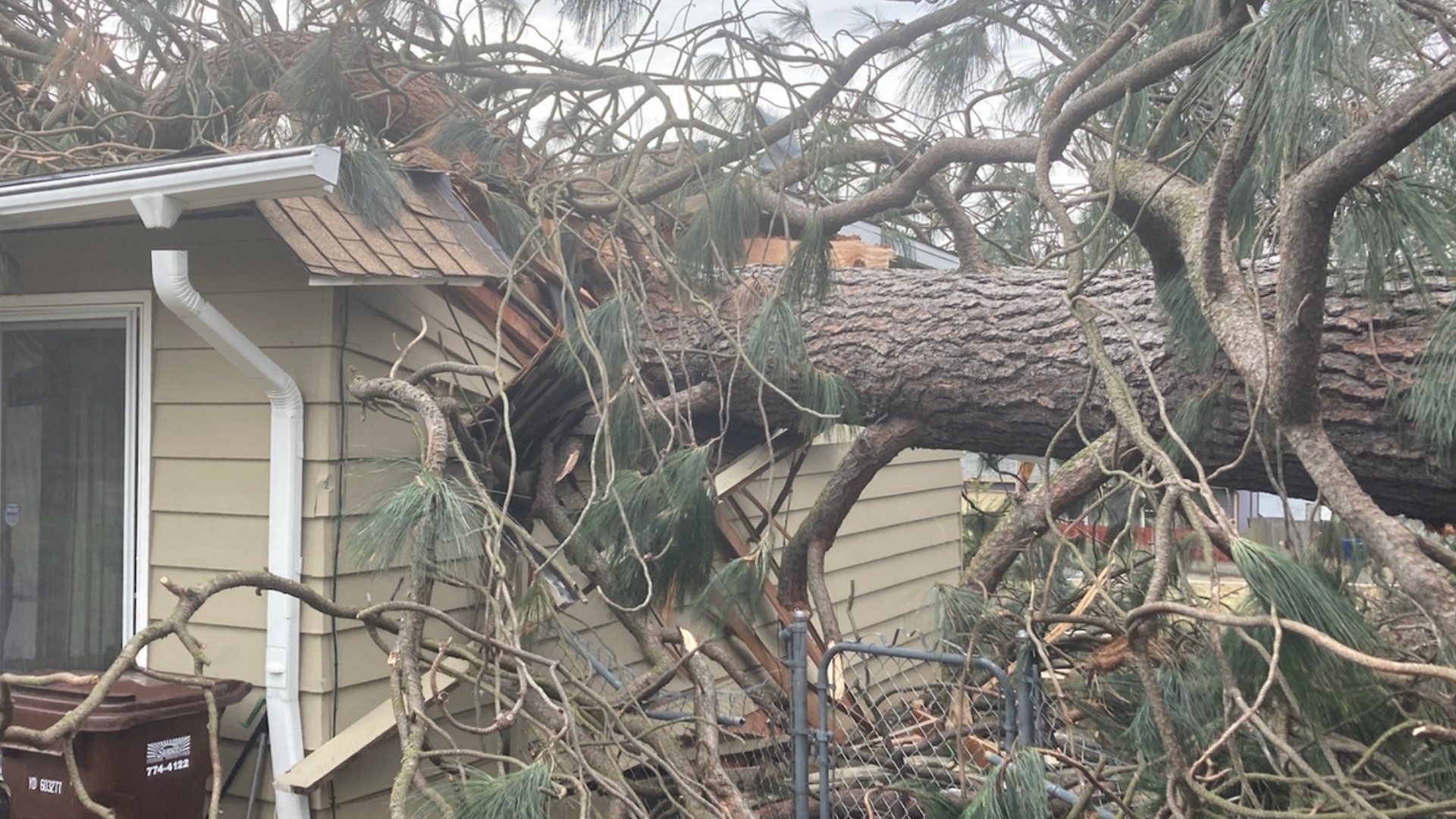 Portland ice storm: Thousands without power Friday | kgw.com
