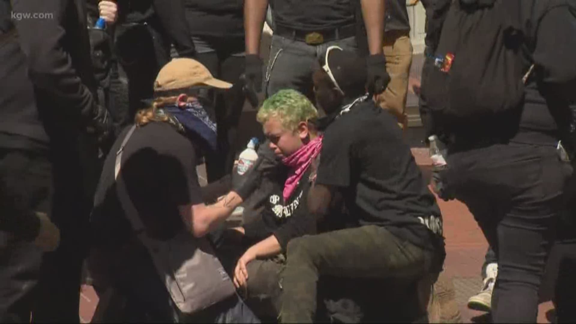 Dueling demonstrations turn into ‘civil disturbance’ in Portland | kgw.com