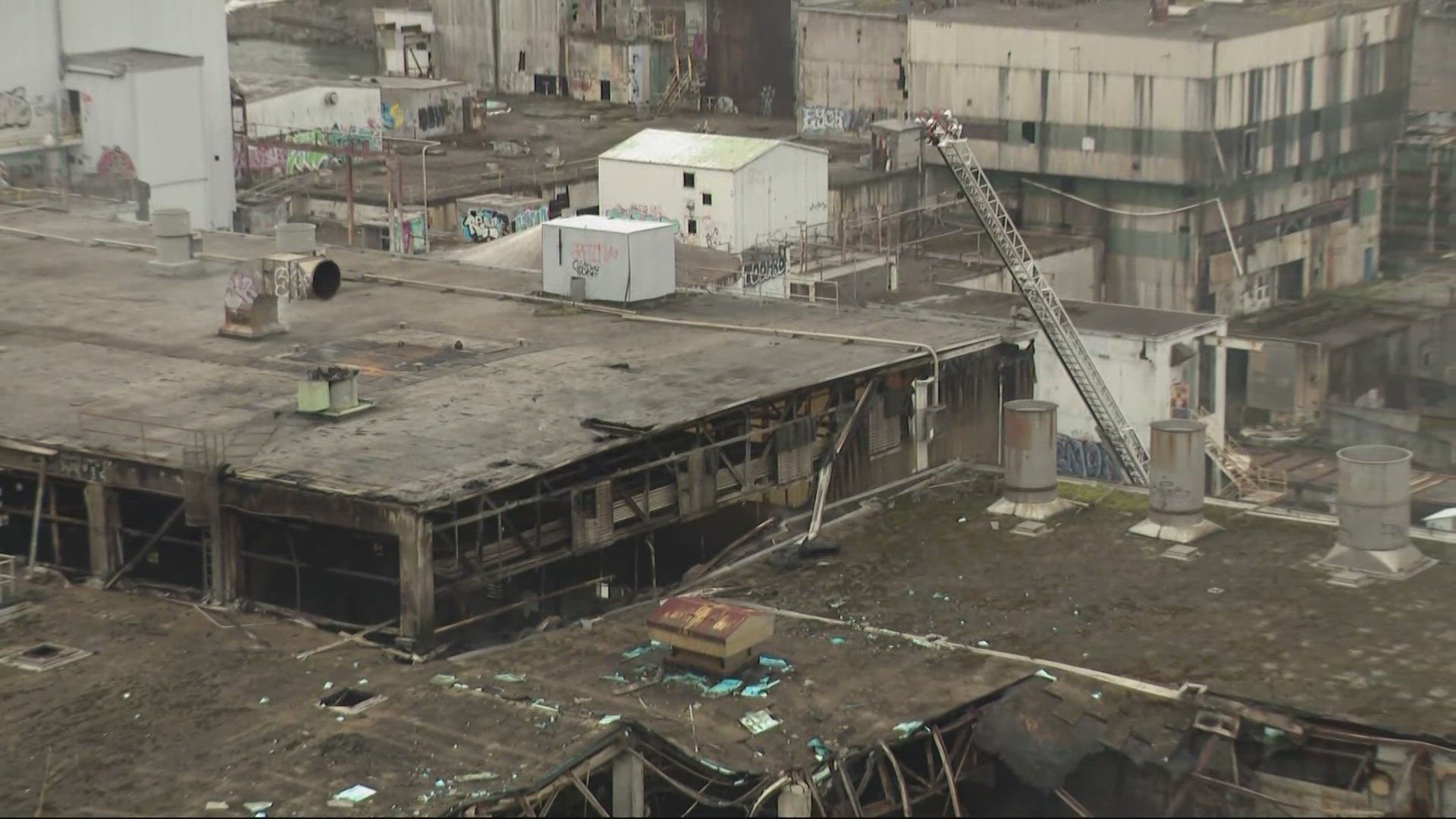 Massive fire engulfs Oregon City's former Blue Heron Paper Mill | kgw.com