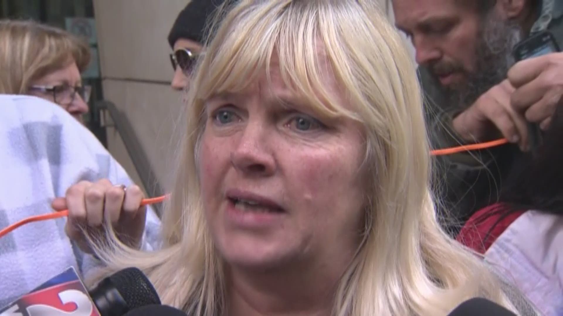 Shawna Cox describes tackling of Ammon Bundy's lawyer | kgw.com