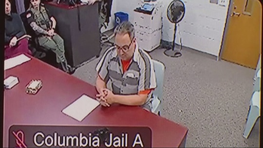 St Helens High School teacher in sex abuse case remain in jail, DA requests | kgw.com