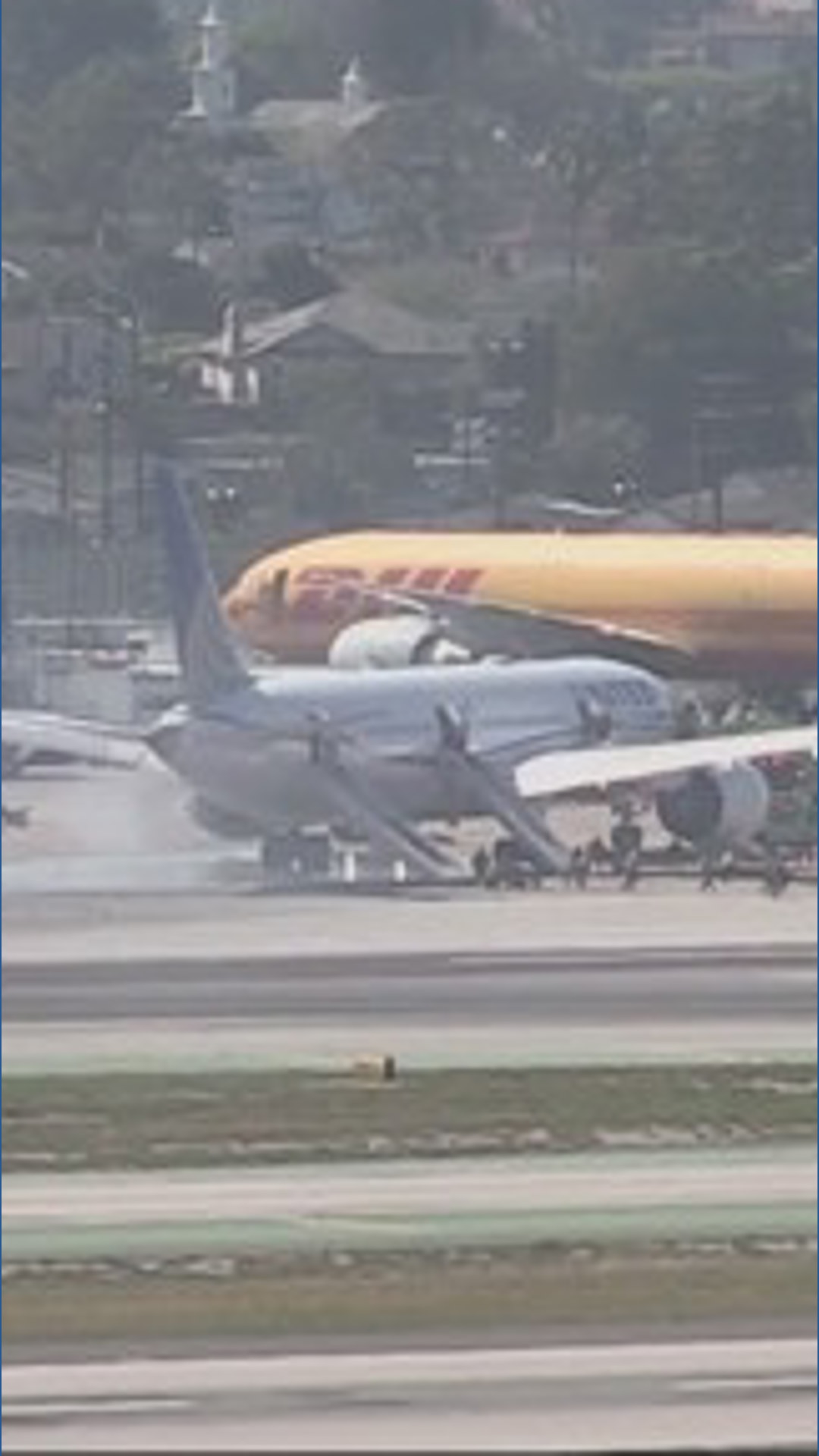 More than 250 passengers evacuate plane after United Airlines engine ...
