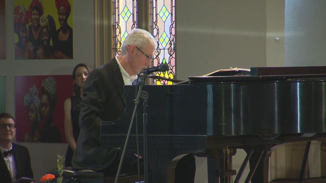 Steve Goodwin, who is battling Alzheimer’s, plays song | kgw.com