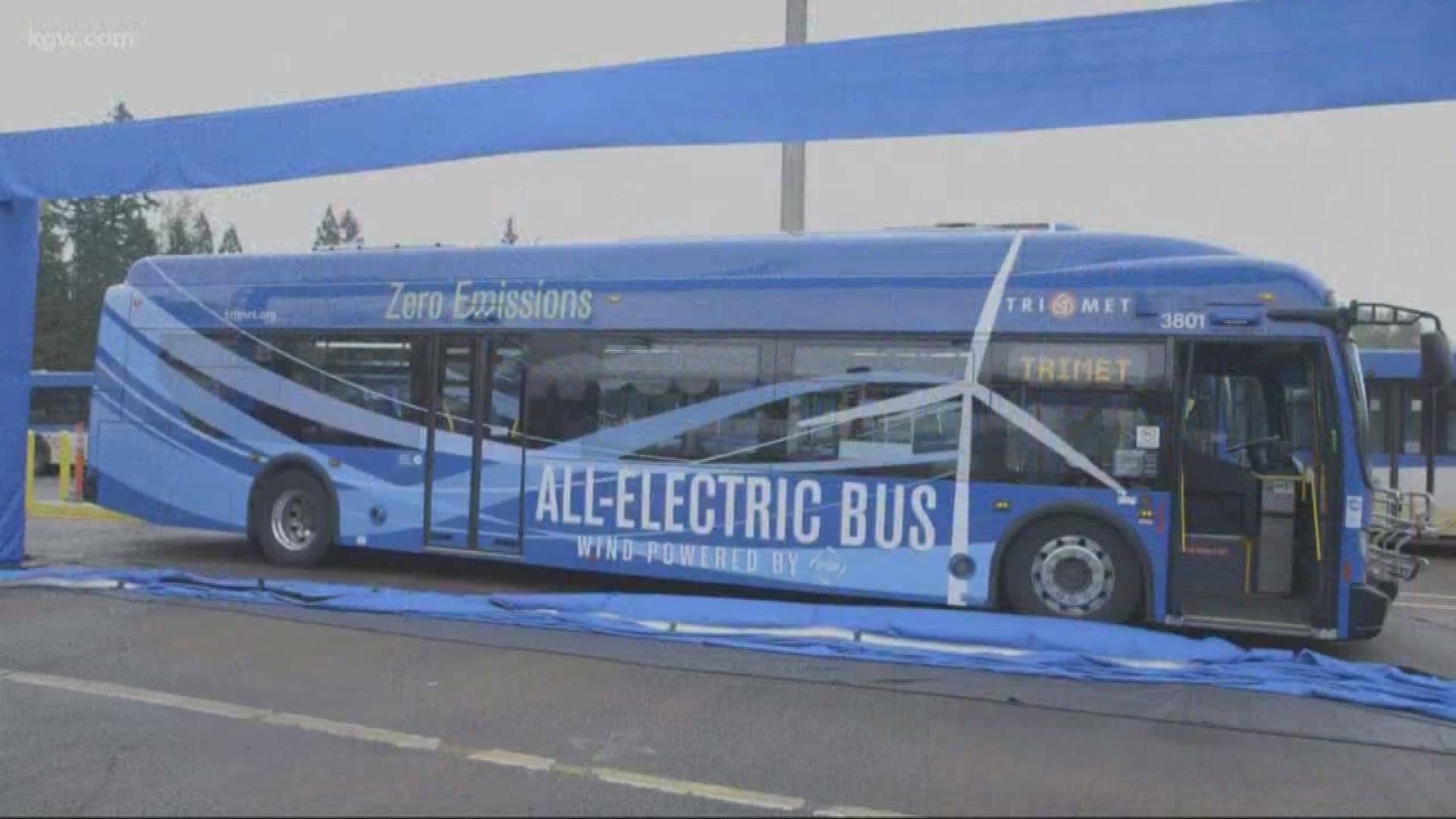 TriMet unveils electric buses | kgw.com