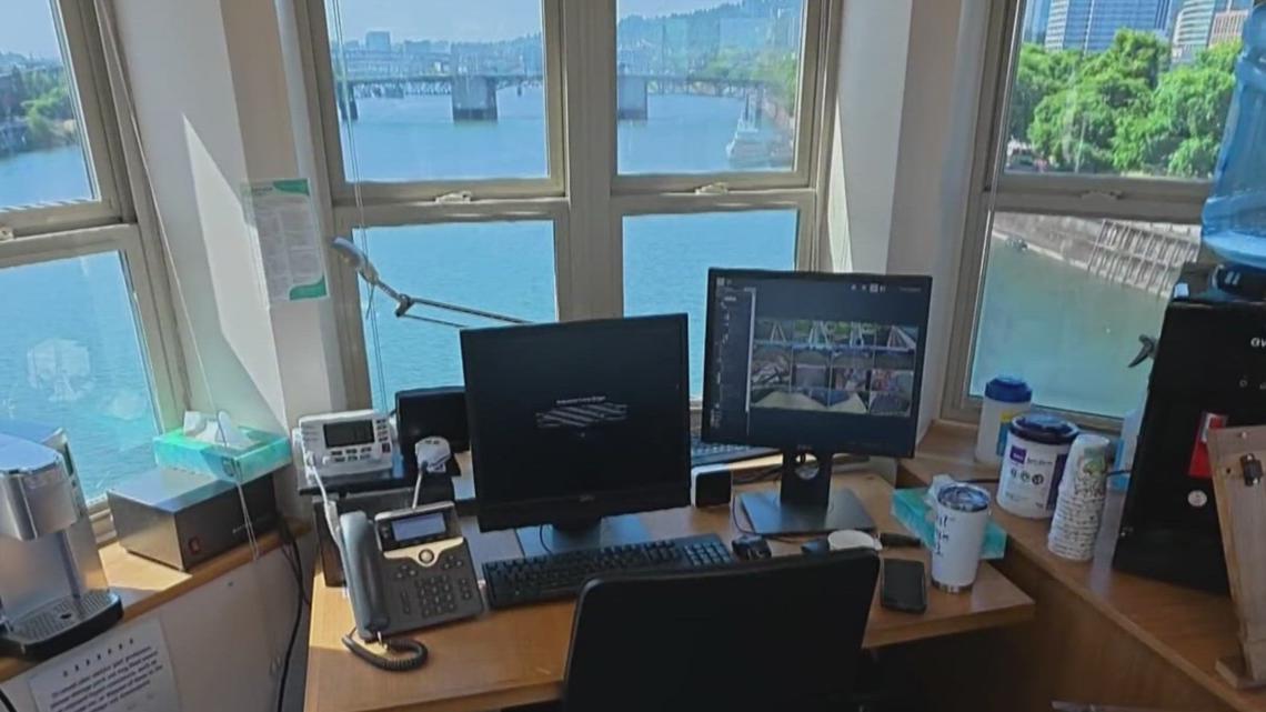 Inside the control tower of Portland's 100-year-old Burnside Bridge ...