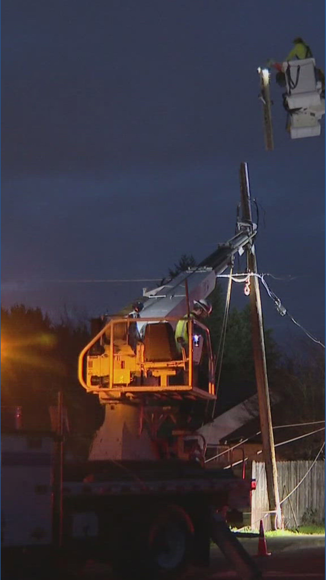 Utility crews work to restore power across Clark County | kgw.com