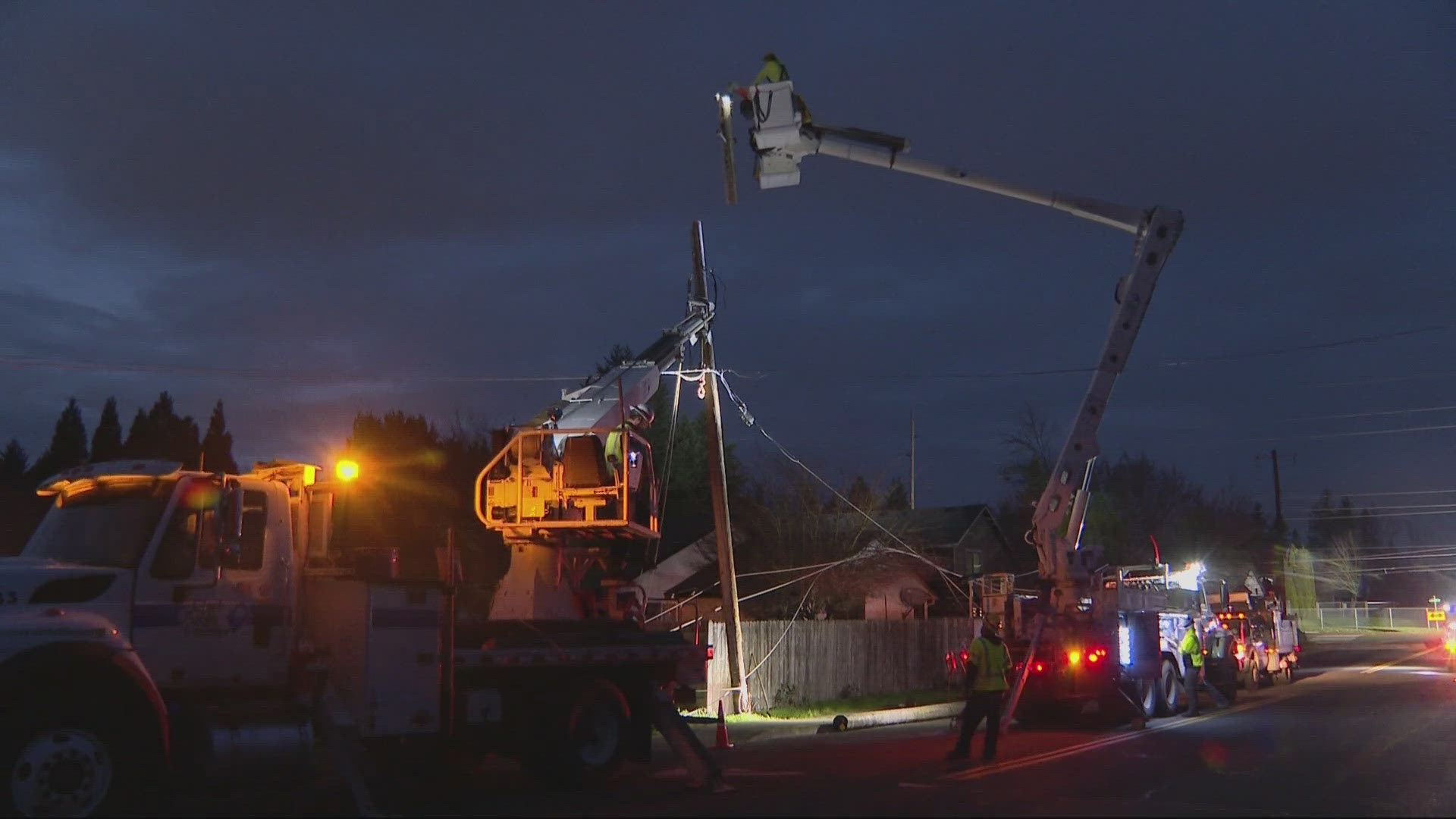 Utility crews work to restore power across Clark County | kgw.com