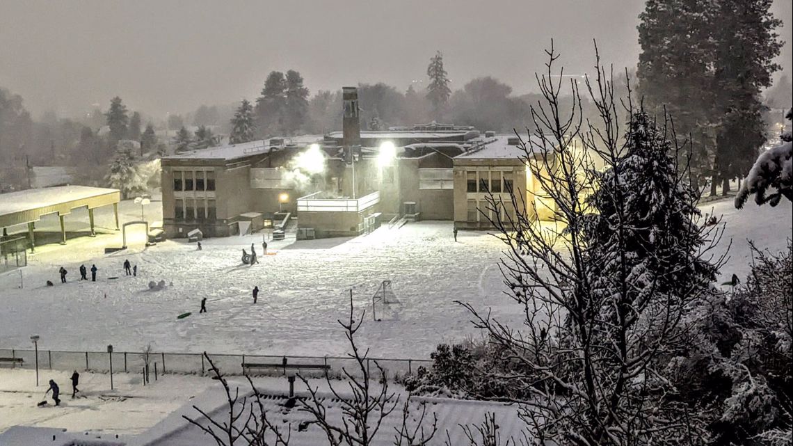 Snow forcing some Oregon schools to close again Friday | kgw.com