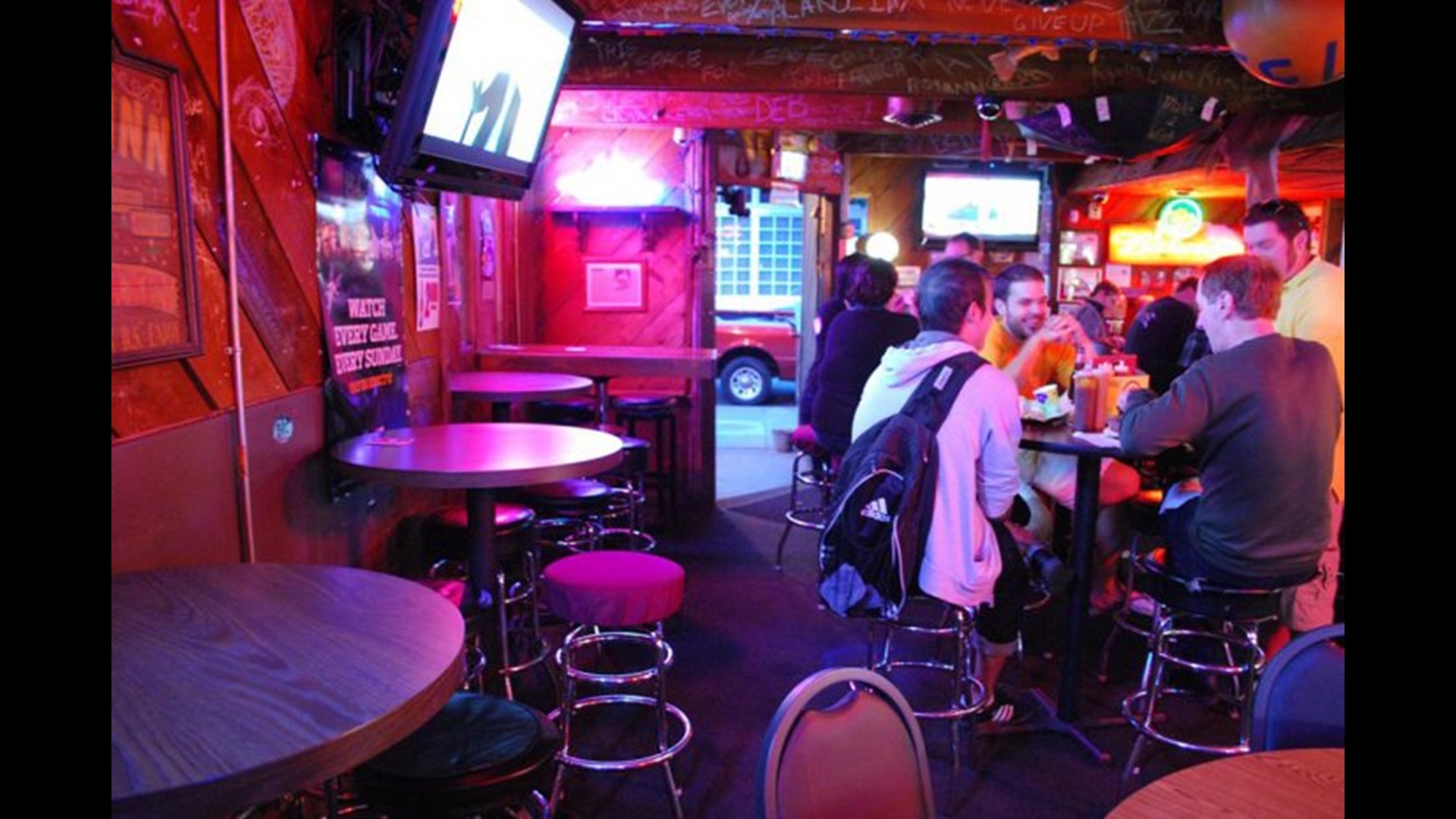 Portland's Reel M Inn wins national dive bar honor | kgw.com