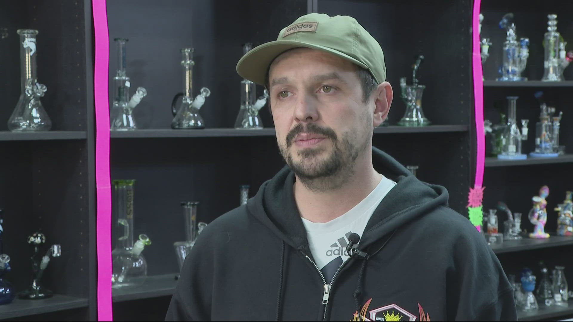 Thieves crash car through Oregon vape shop in $150,000 smash-and-grab ...