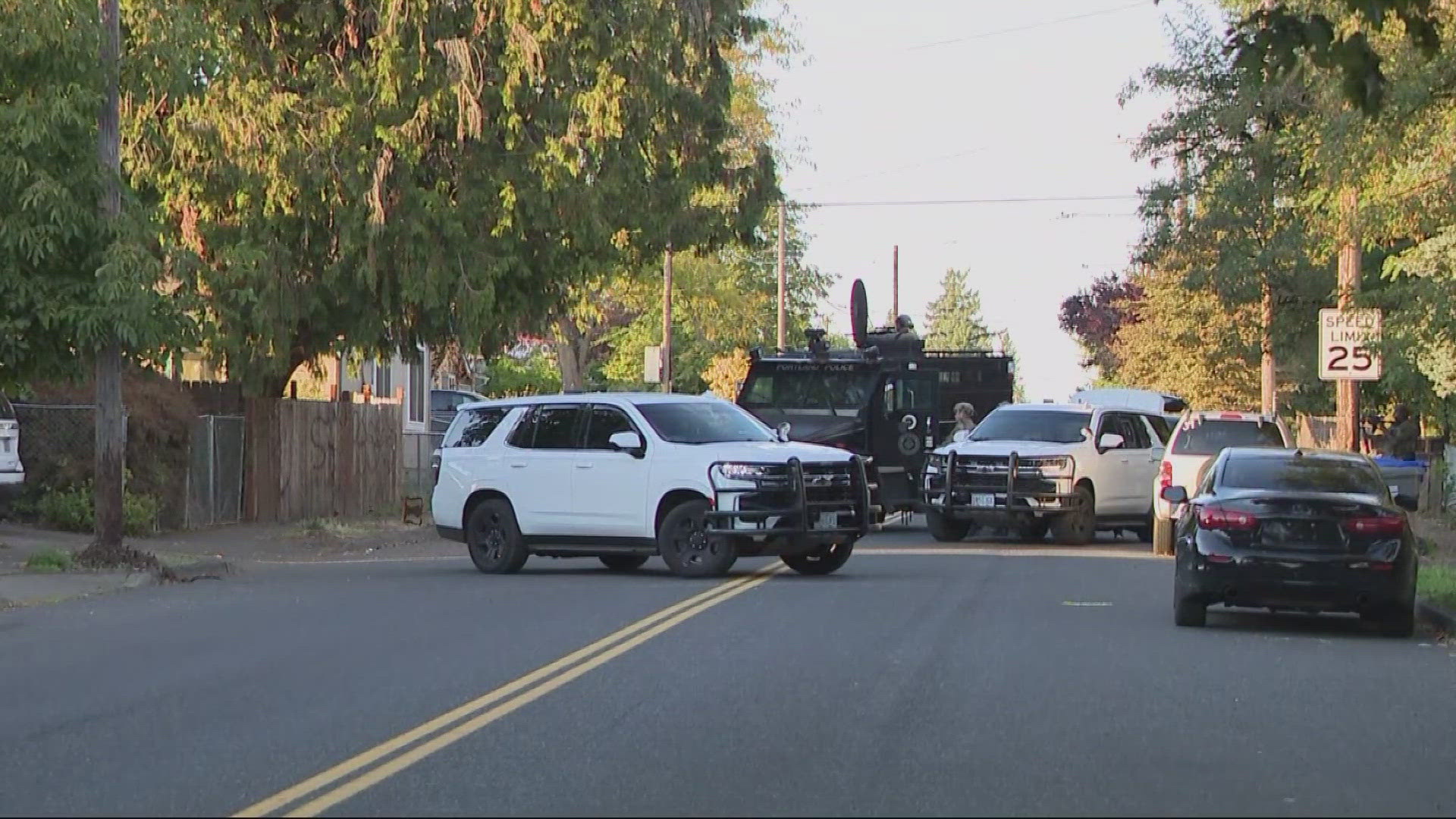 Police standoff in Southeast Portland ends with suspect critically ...