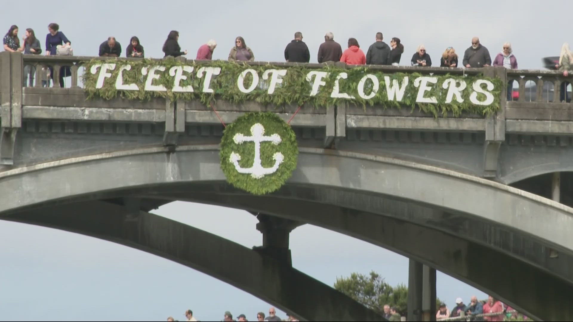 Fleet of Flowers ceremony in Depoe Bay honors those lost at sea | kgw.com