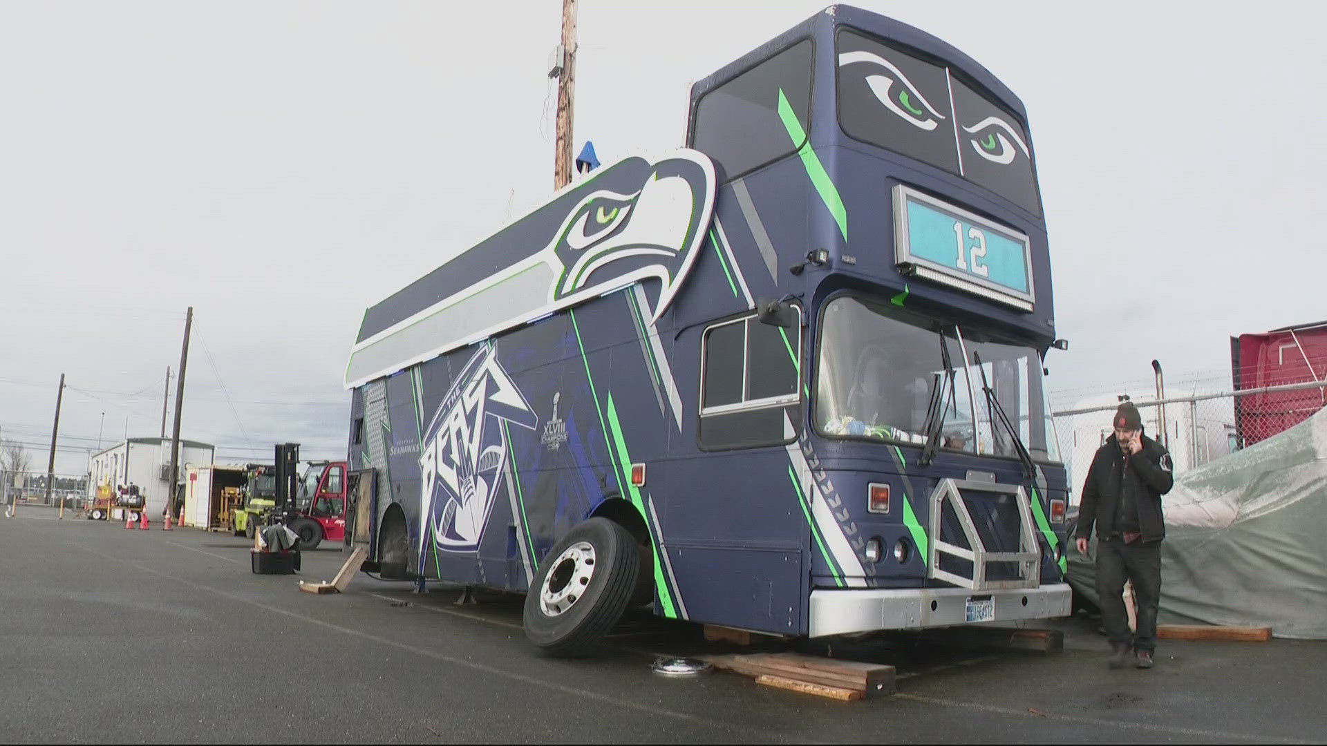 Seahawks fans bring “Beast Bus” to Bay Area ahead of Super Bowl | kgw.com