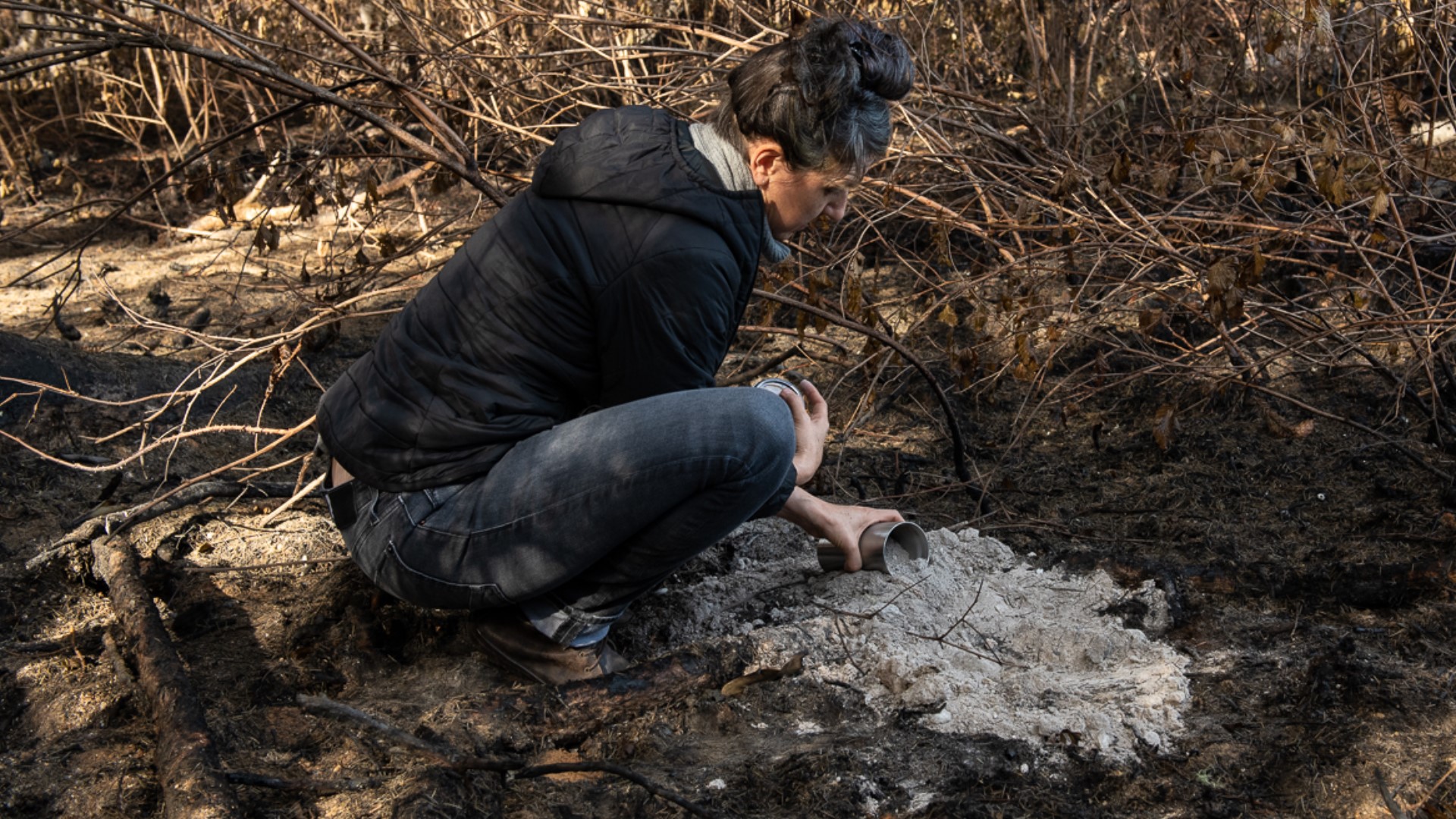 Artist creates unique pieces with ashes from Oregon’s wildfires | kgw.com