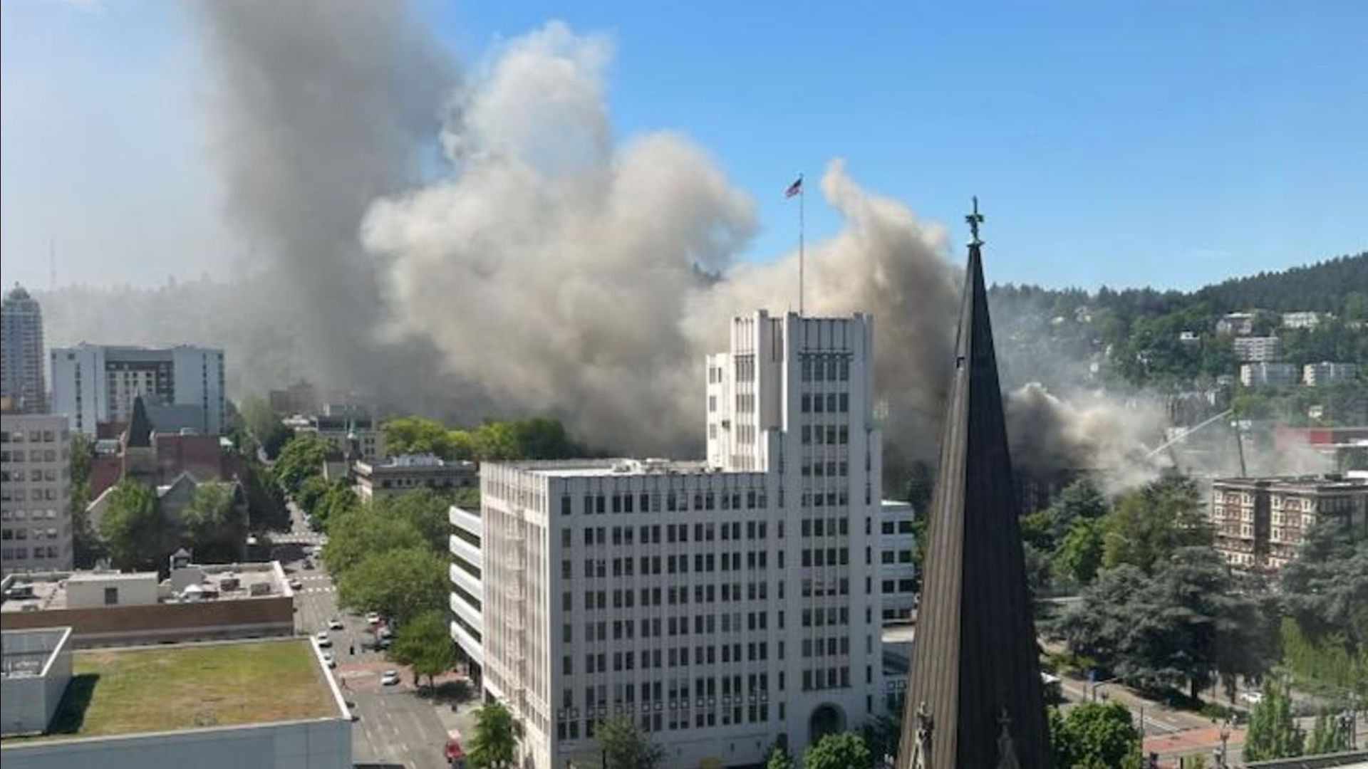 Large apartment fire in downtown Portland | kgw.com