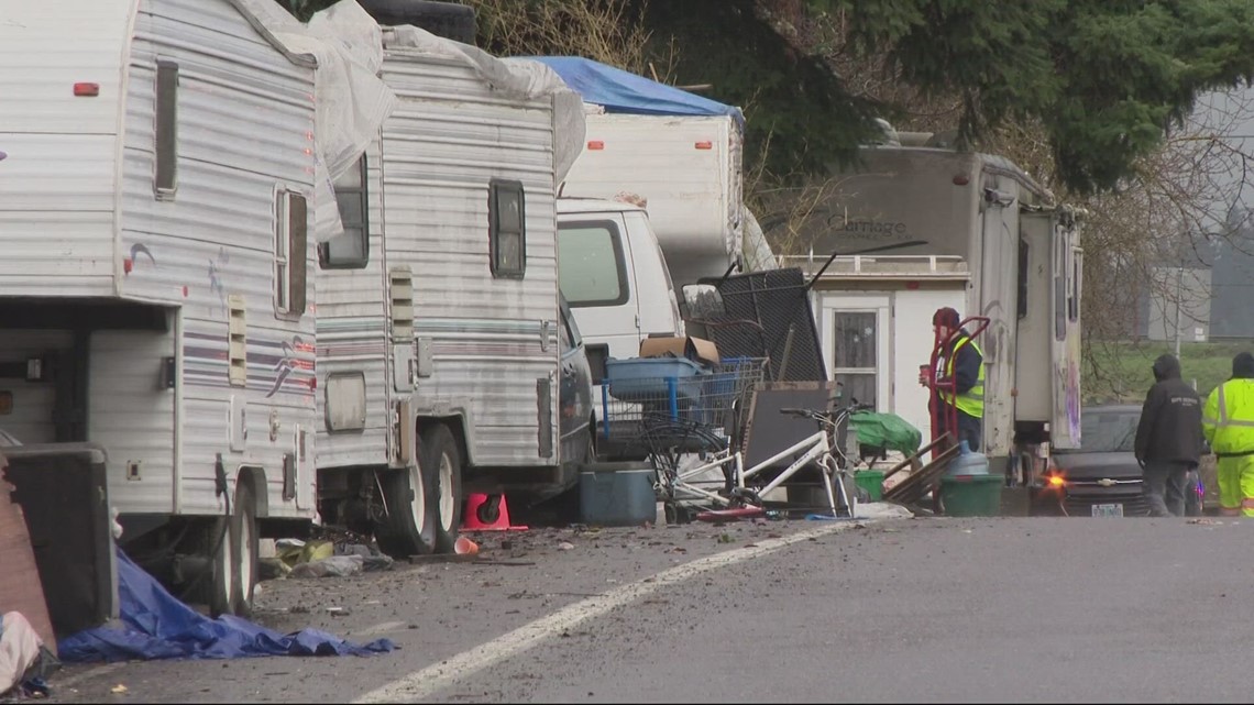RVs being cleared out from Portland's Northeast 33rd Drive | kgw.com