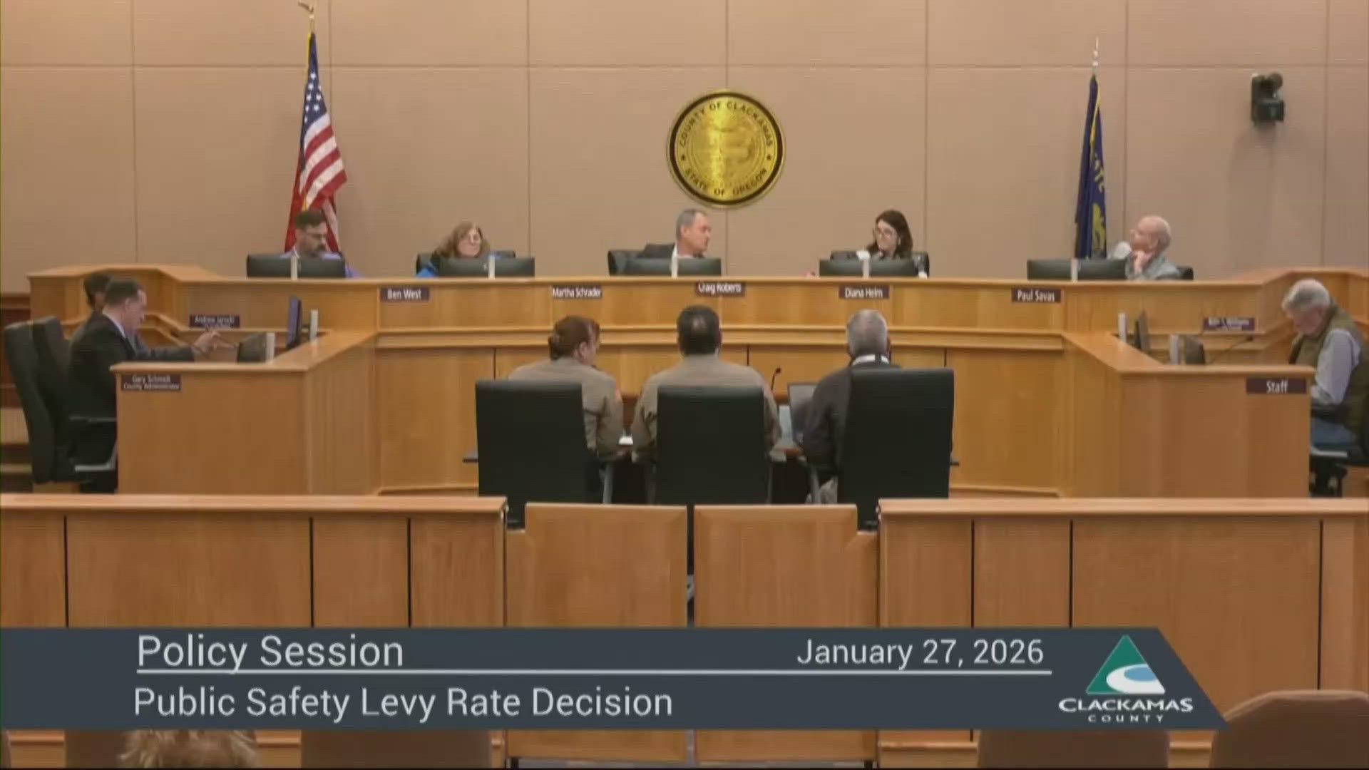 Protesters reportedly breach Eugene's federal building | kgw.com