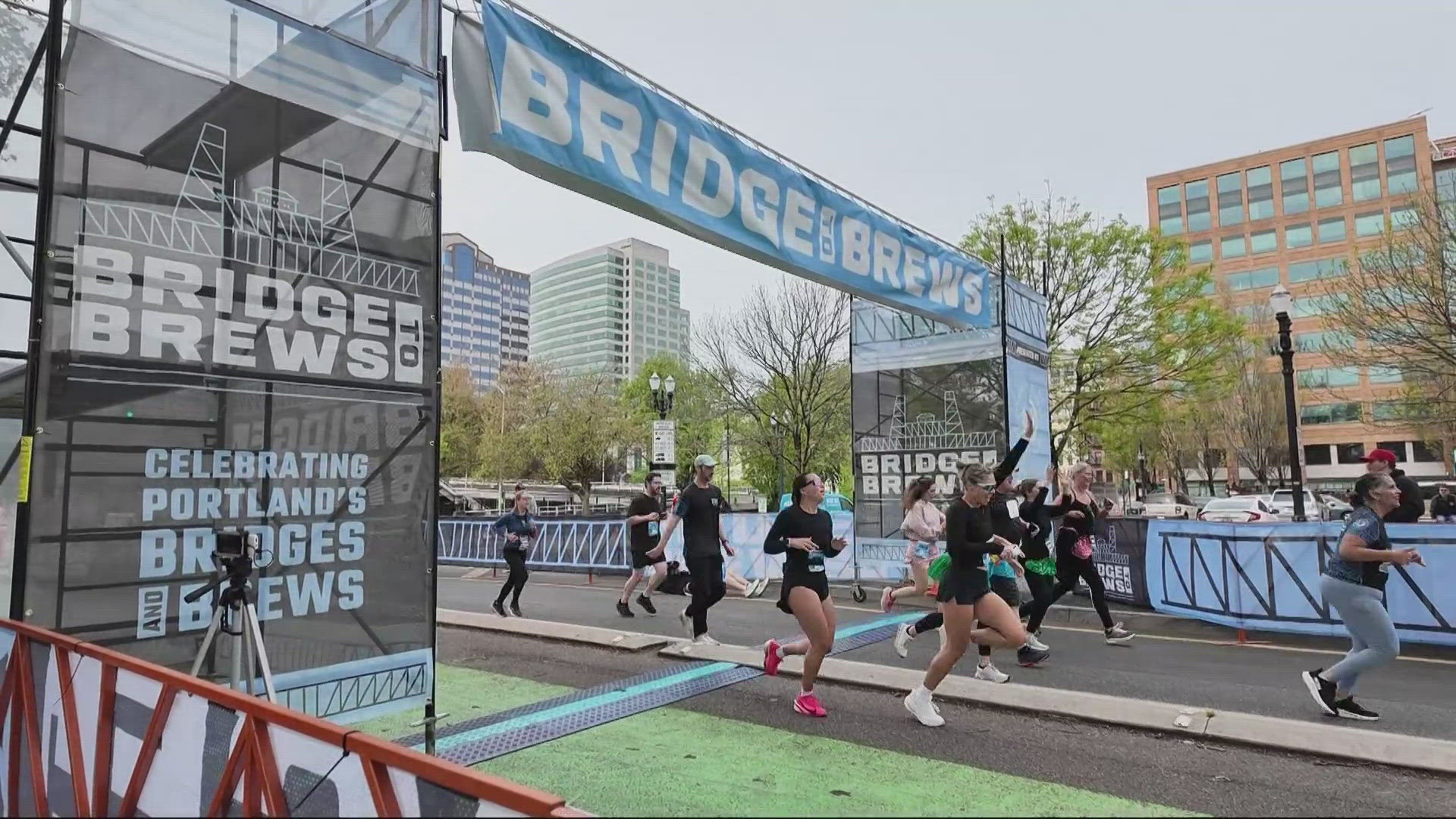 Runners turn out for Bridge to Brews Race in Portland | kgw.com