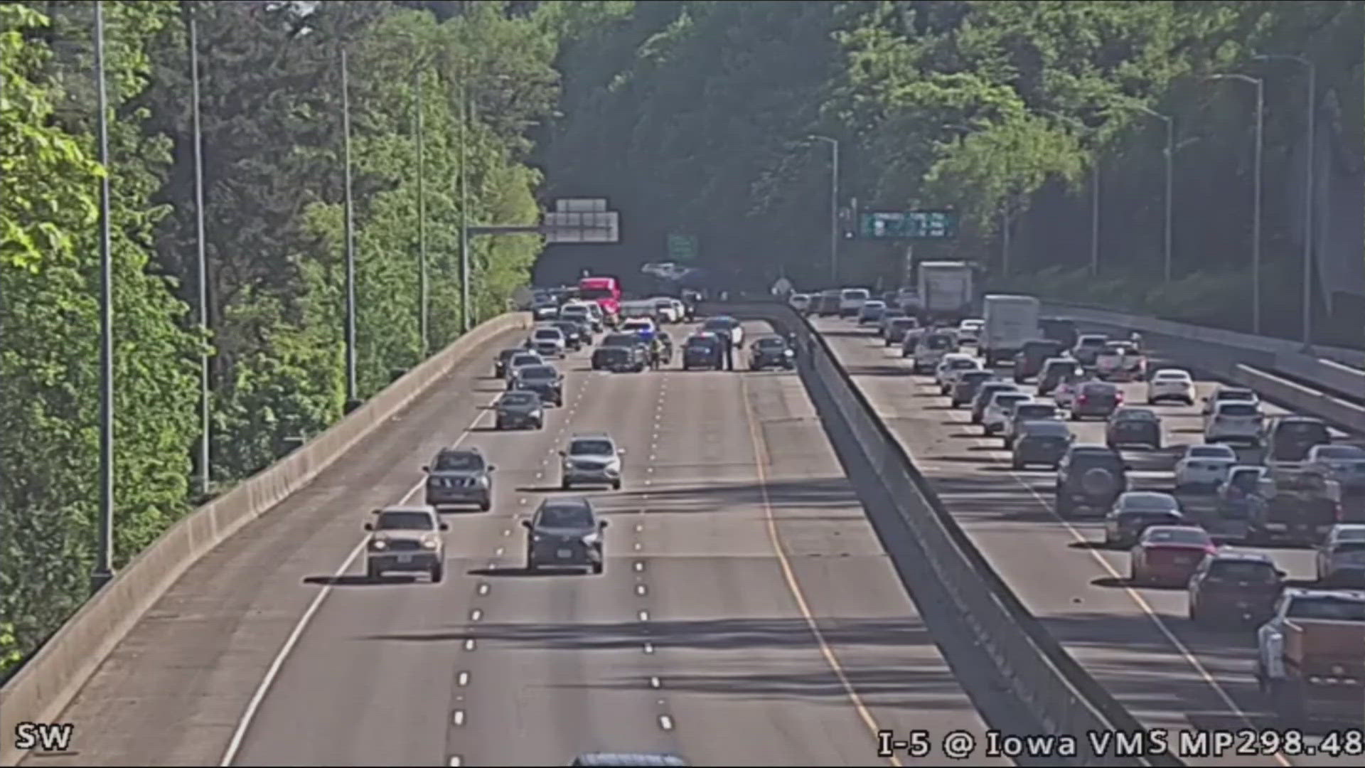 Crash closes Interstate 5 northbound lanes south of downtown Portland ...