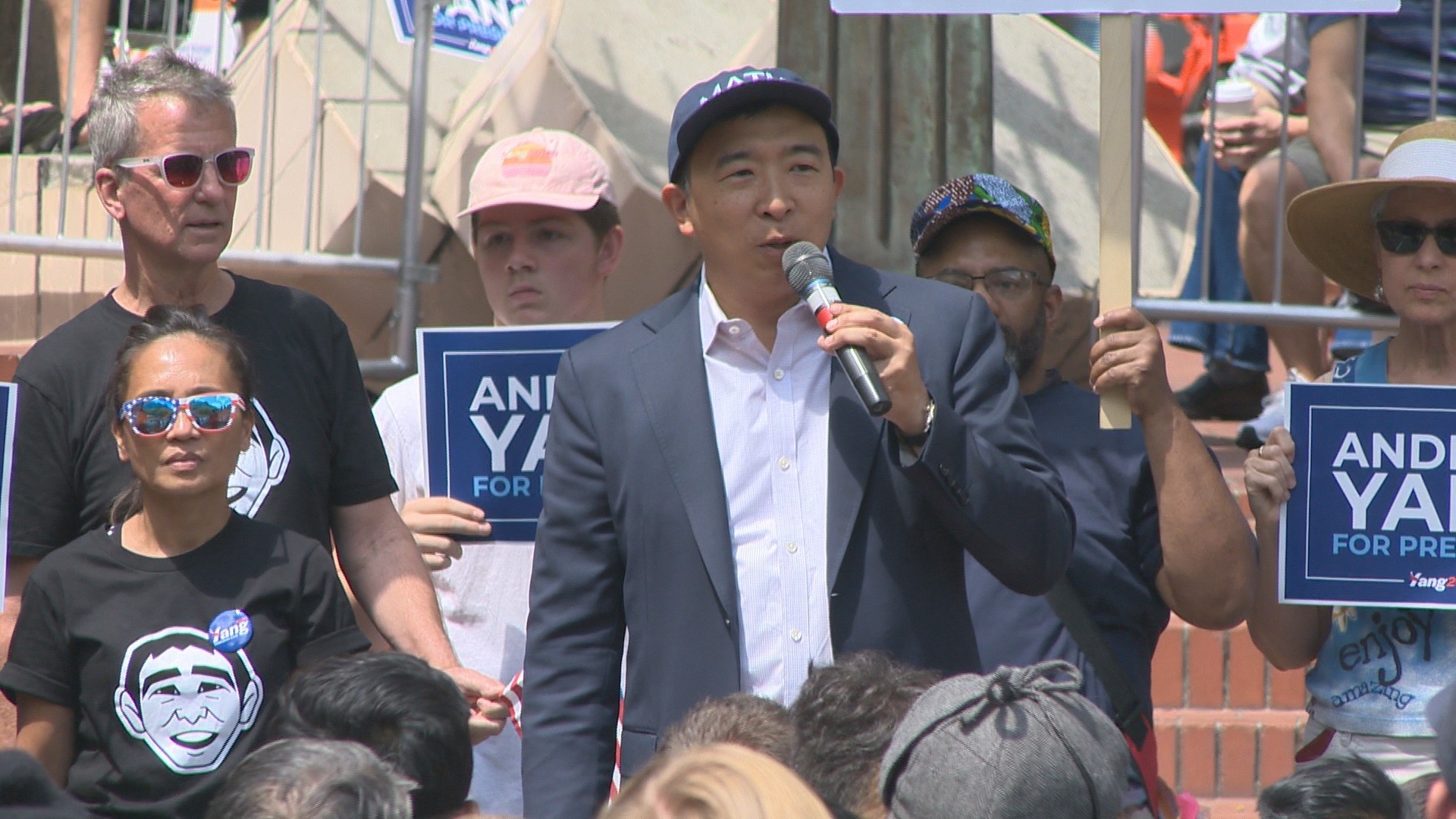 Democratic presidential hopeful Andrew Yang holds rally in Portland ...