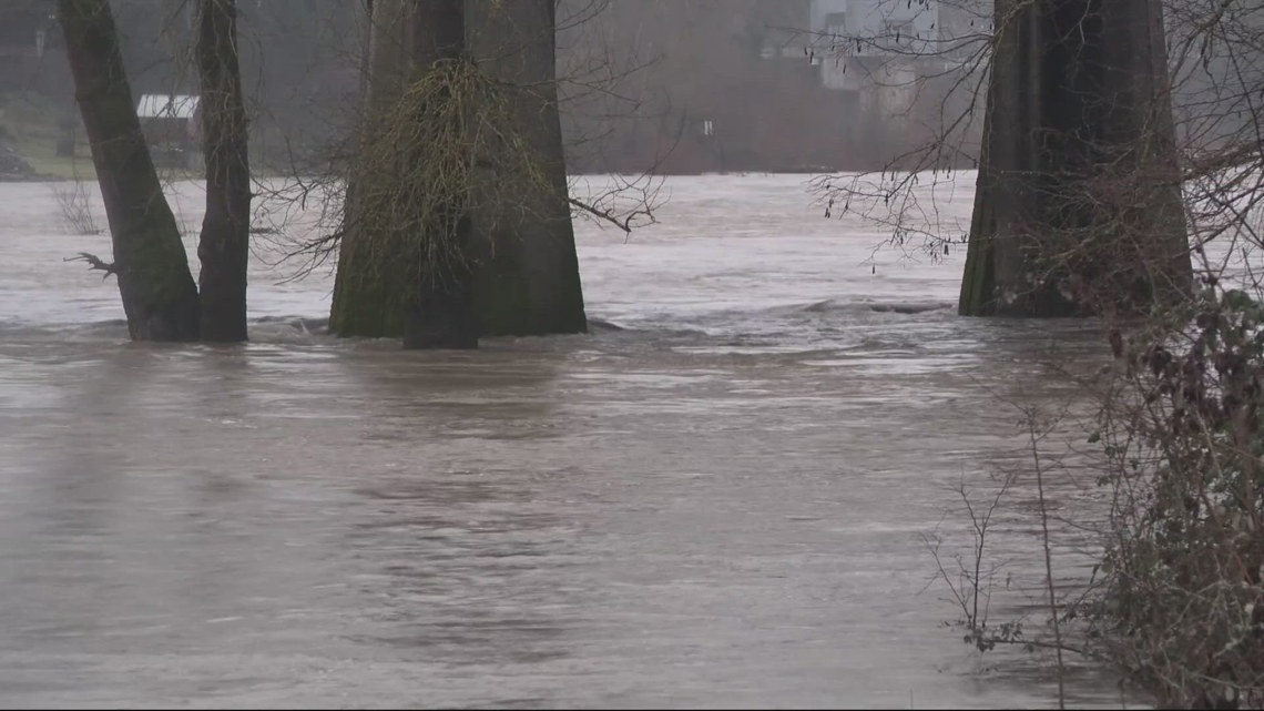 Thousands still without power in Portland metro after heavy windstorm | kgw.com