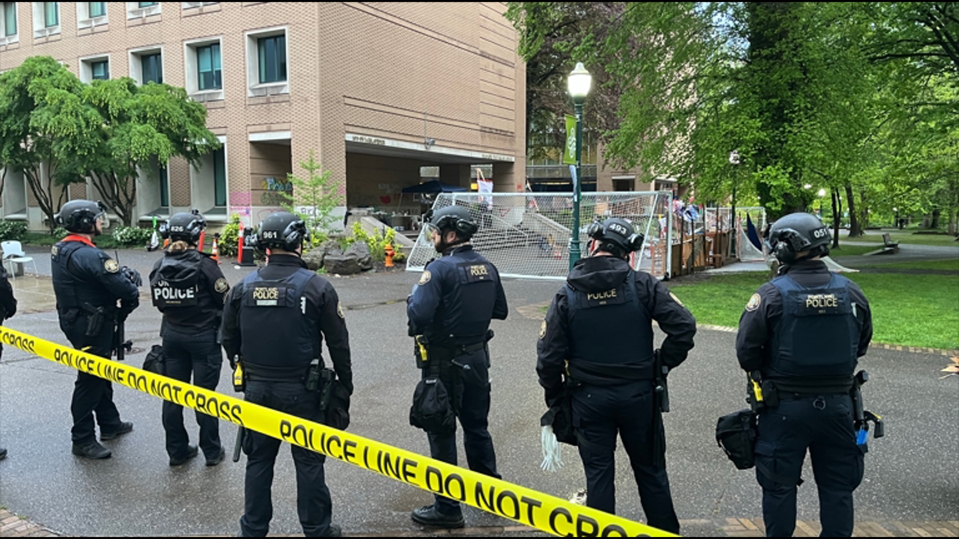 Police arrest 12, clear Portland State University library | kgw.com