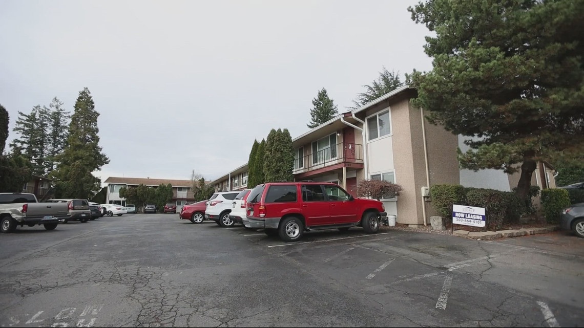 Roblox begins requiring selfies for chat feature, verified with a ...