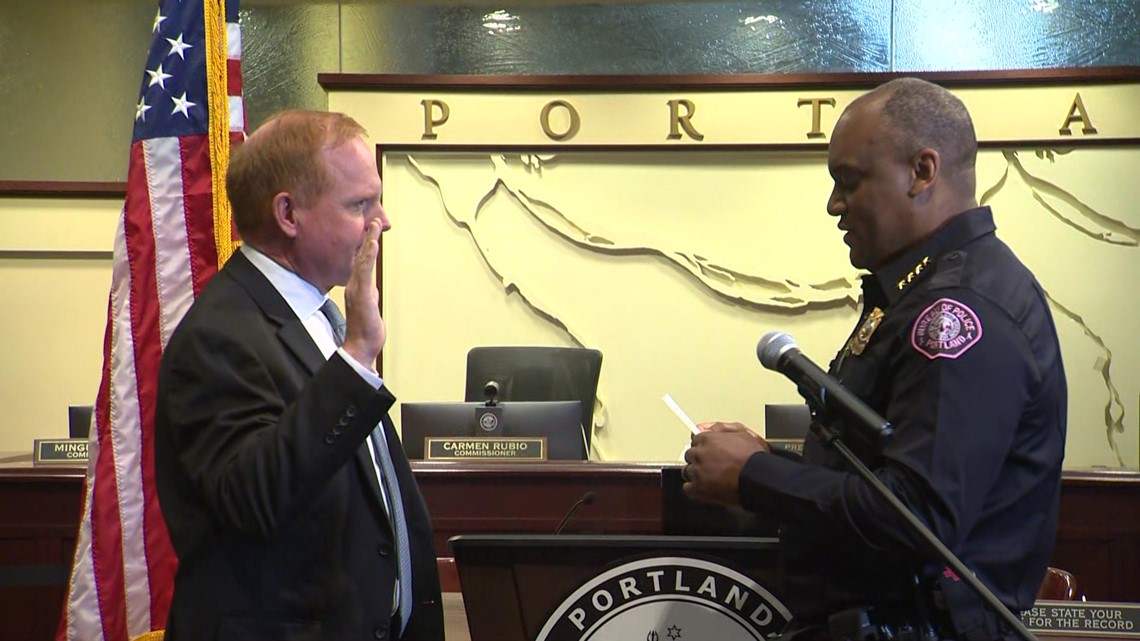 Bob Day sworn in as Portland Police Chief | kgw.com