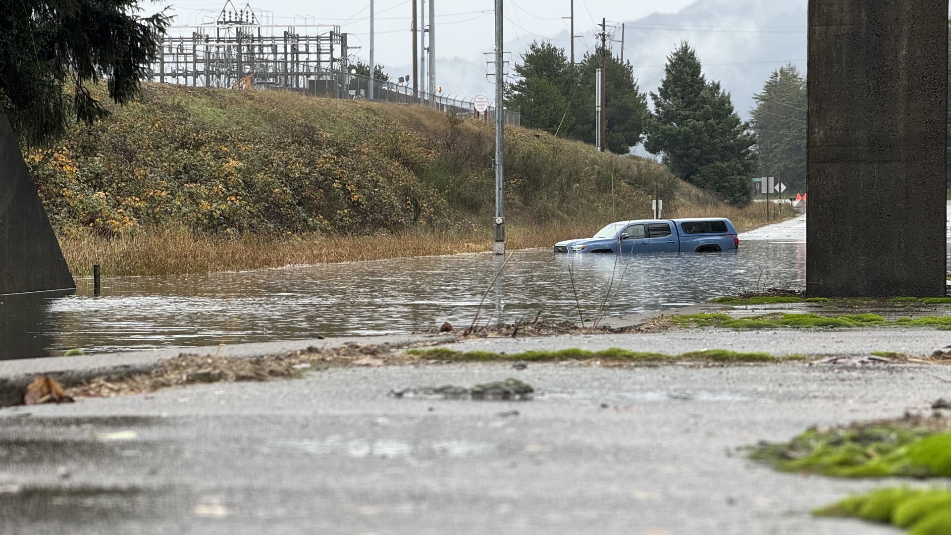 Oregon coast deals with flooded roads, slides | kgw.com