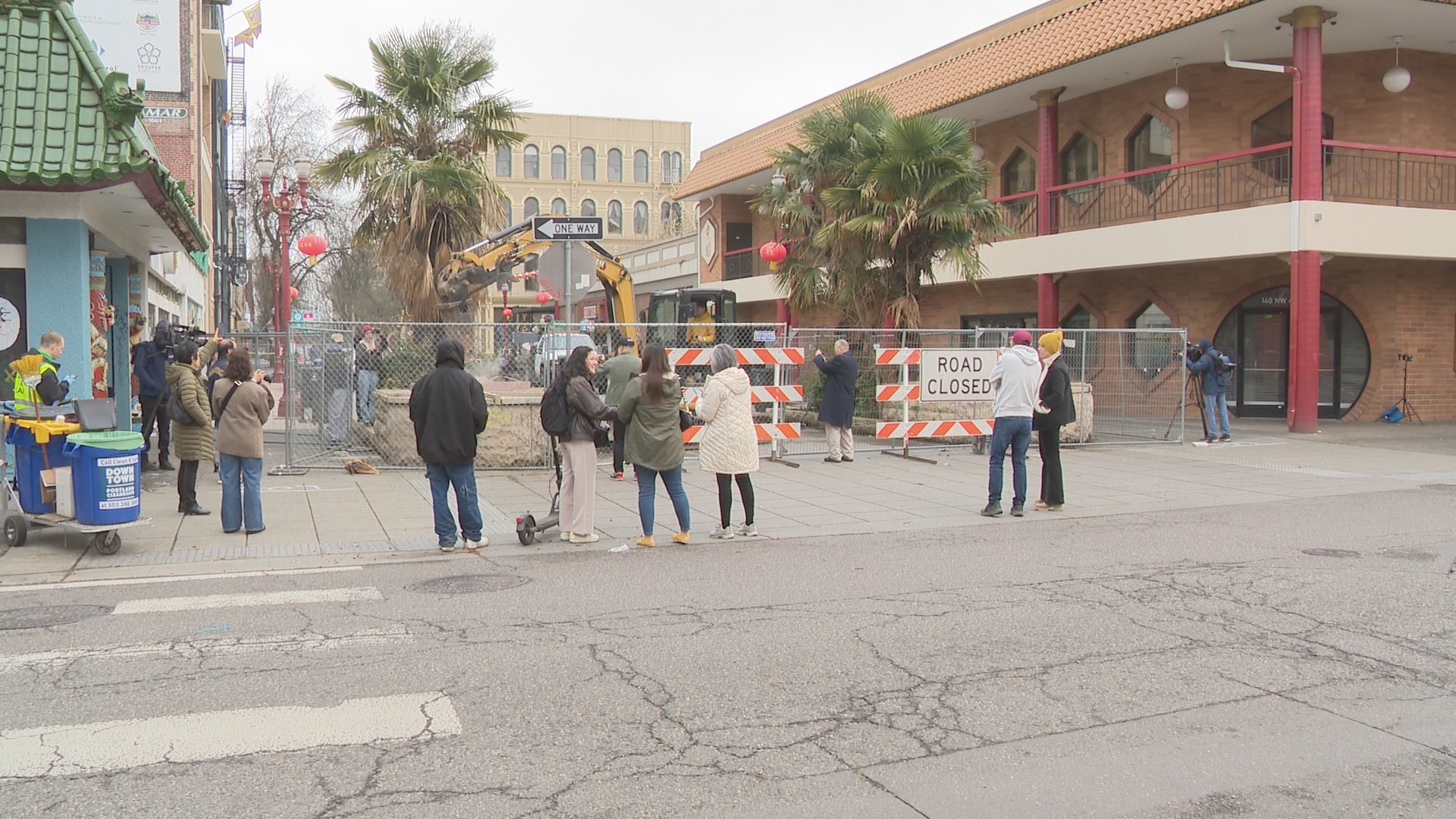 Controversial Chinese sculptures removed from Old Town | kgw.com