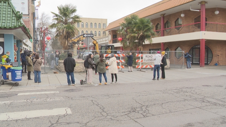 Controversial Chinese sculptures removed from Old Town | kgw.com