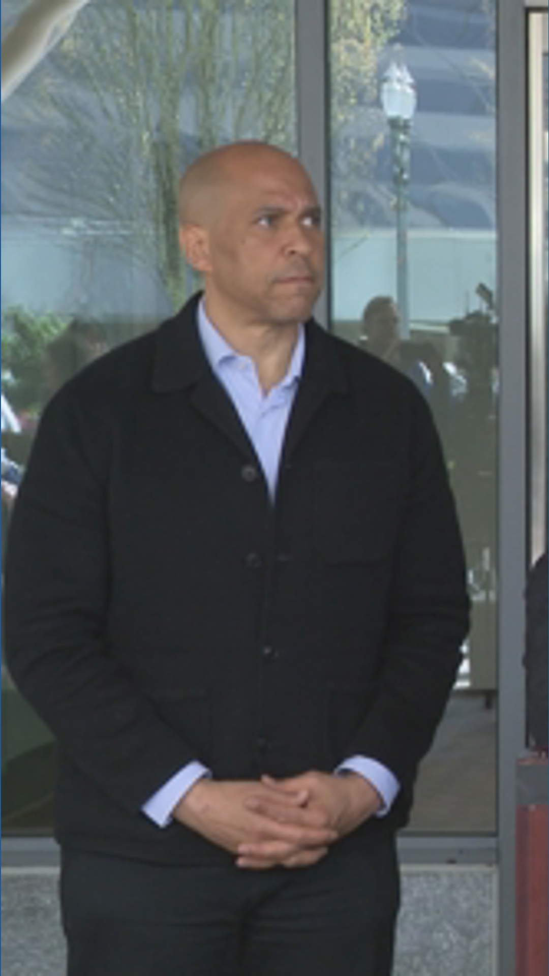 Oregon leaders, Sen. Cory Booker urge another war powers resolution ...