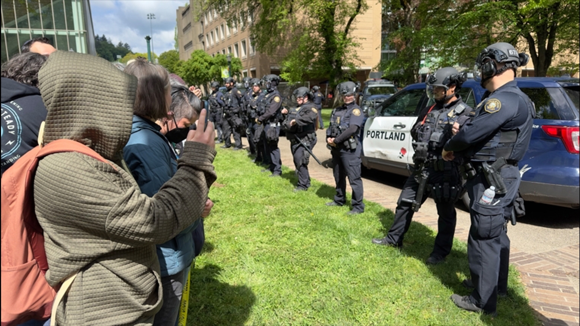 Police arrest 12, clear Portland State University library | kgw.com