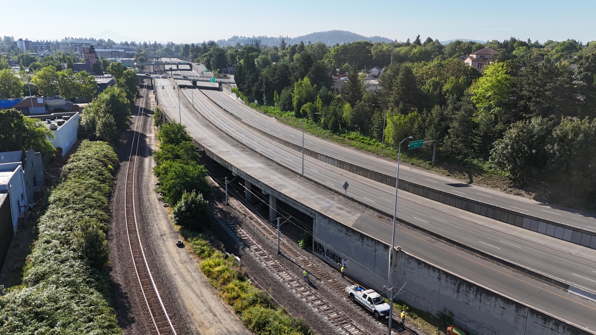 Gov. Kotek joins I-84 cleanup during weekend closure | kgw.com
