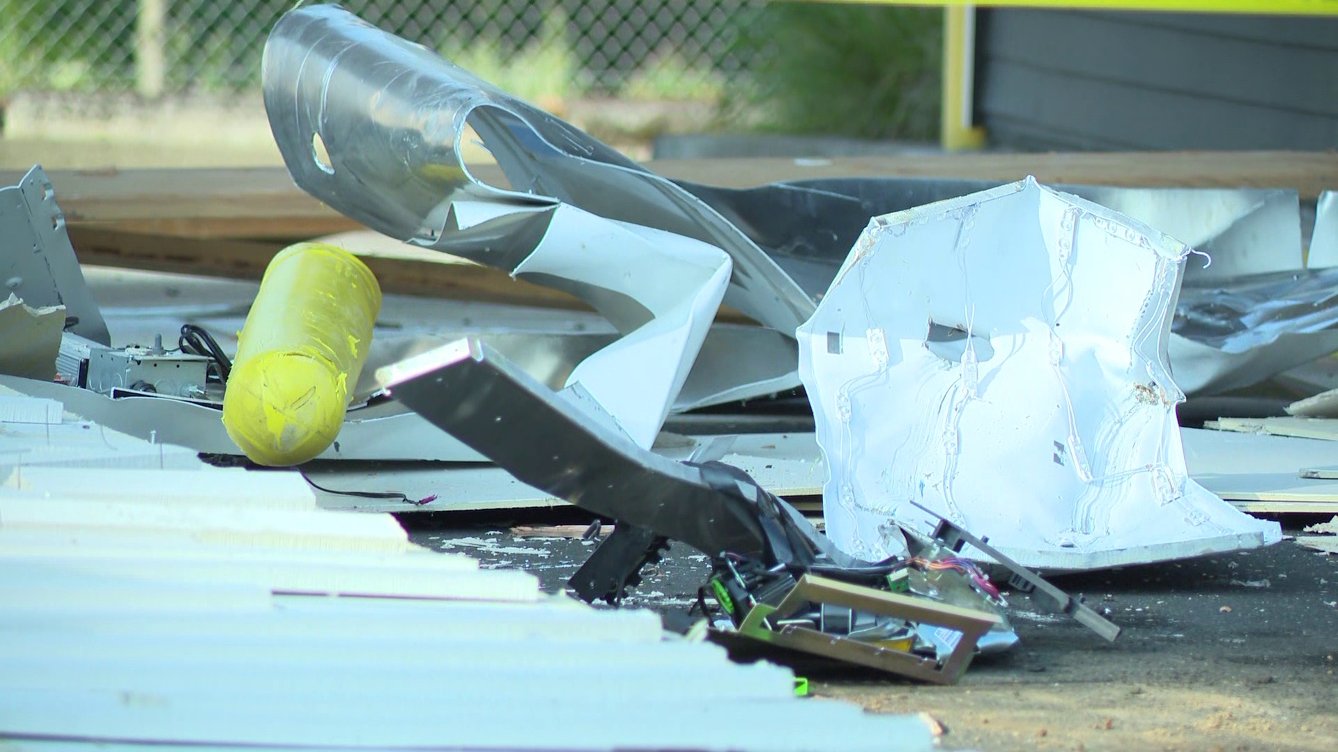 Thieves use excavator to smash open ATM, steal money | kgw.com