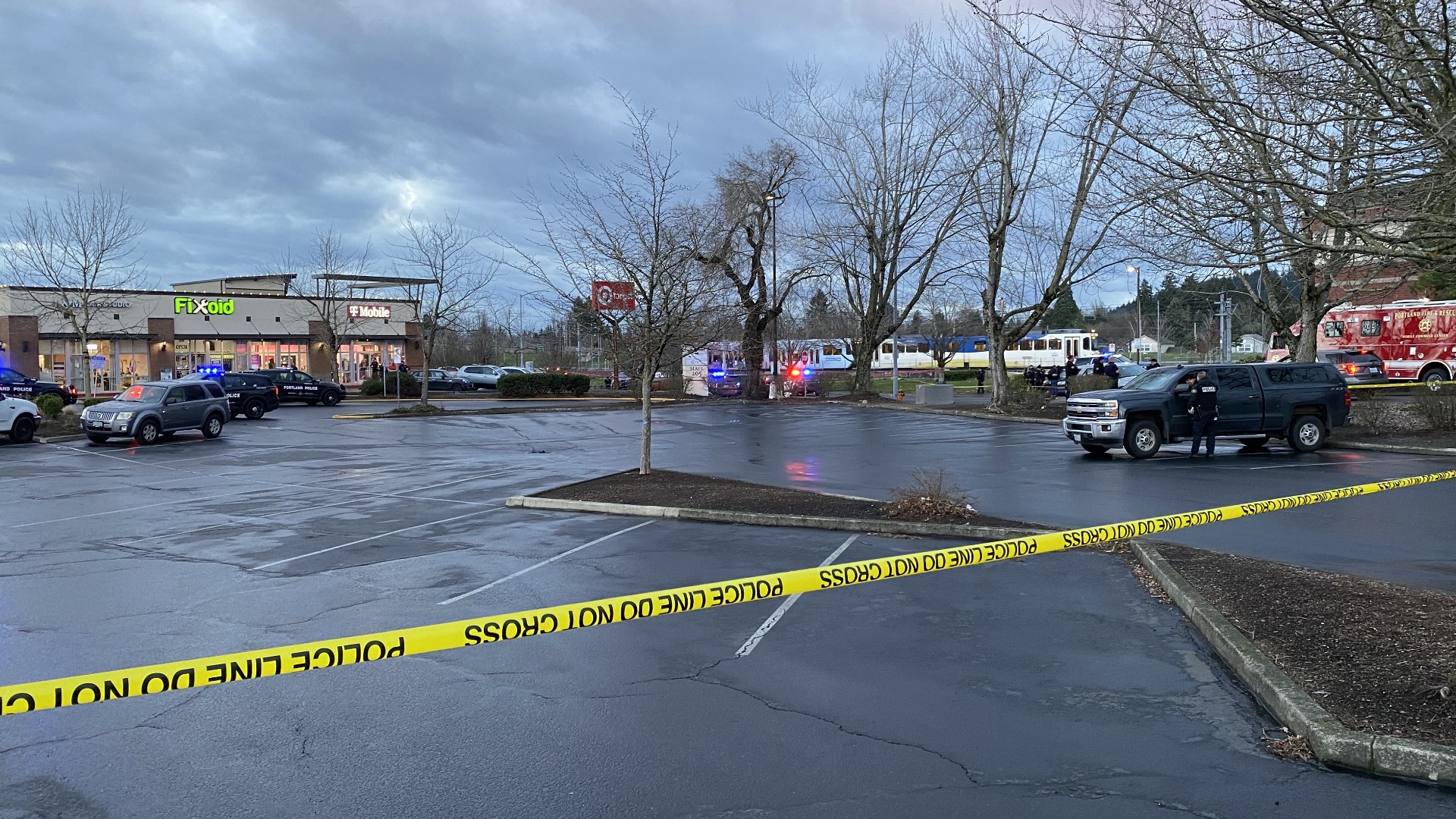 Names of officers in fatal shooting near Mall 205 released | kgw.com