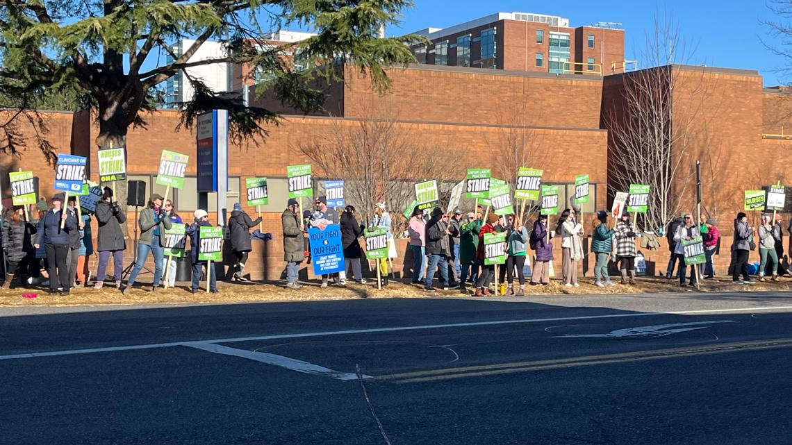 Providence strike enters Day 10 as Sen. Ron Wyden joins picket line ...