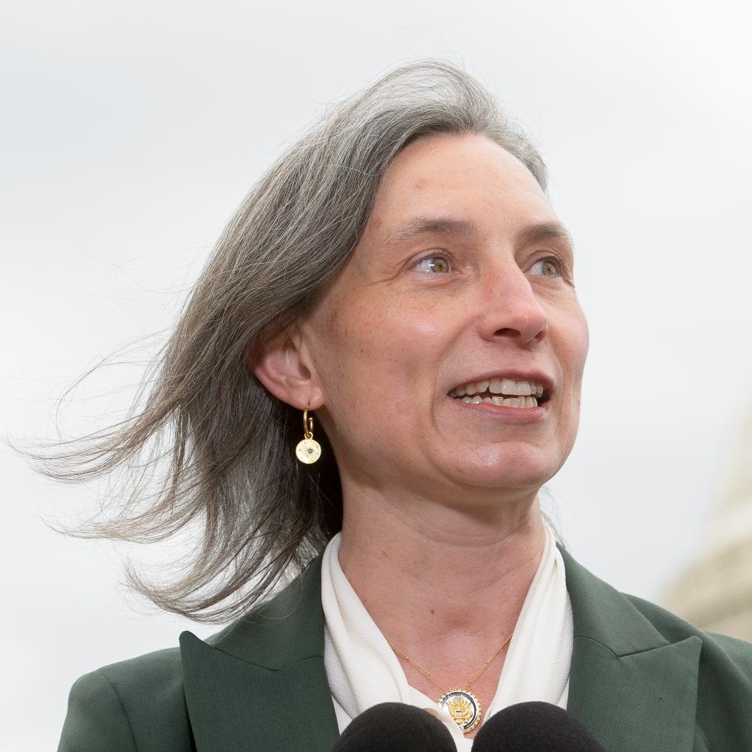 Oregon Rep. Maxine Dexter introduces war powers resolution in latest ...