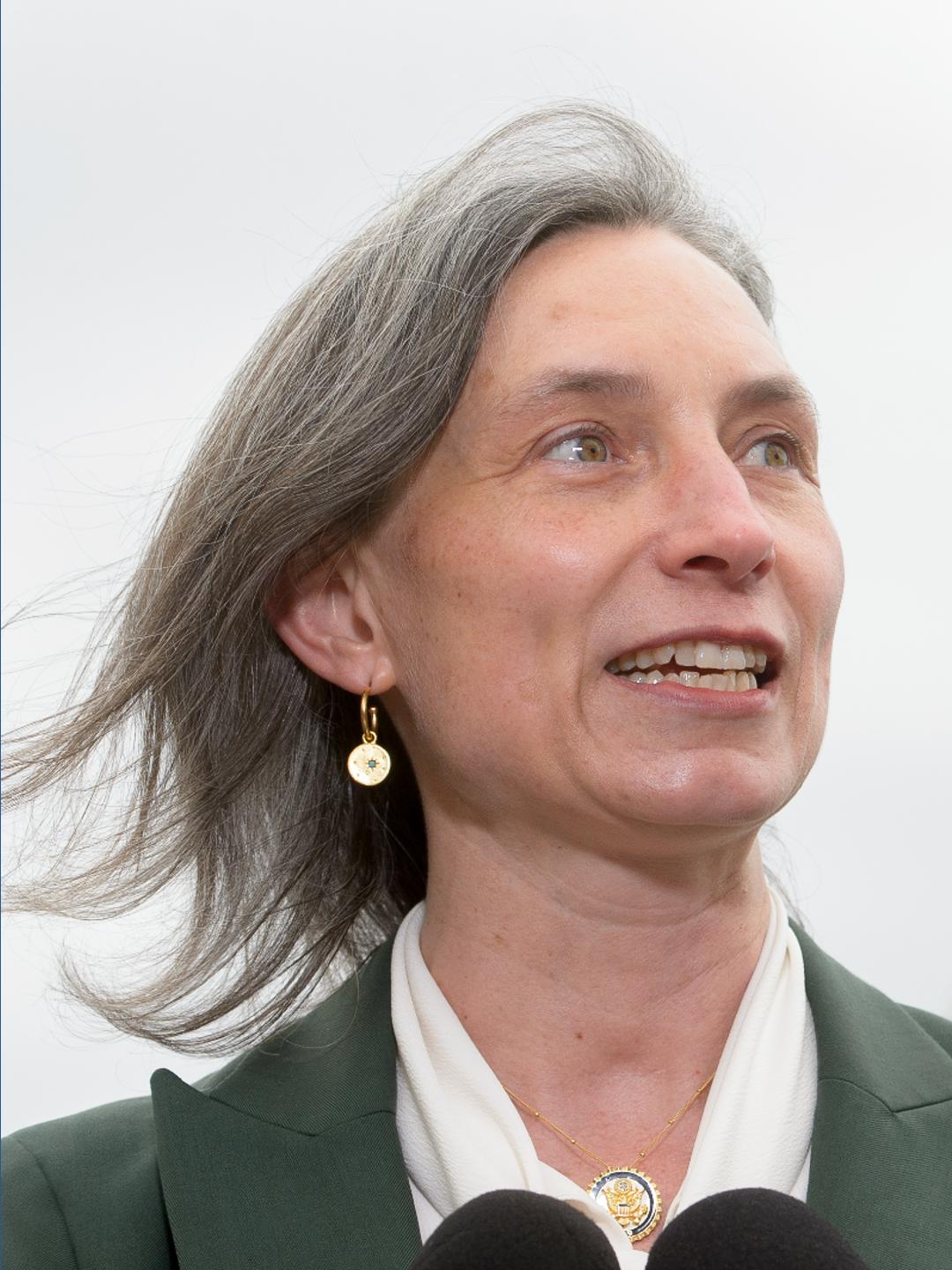 Oregon Rep. Maxine Dexter introduces war powers resolution in latest ...